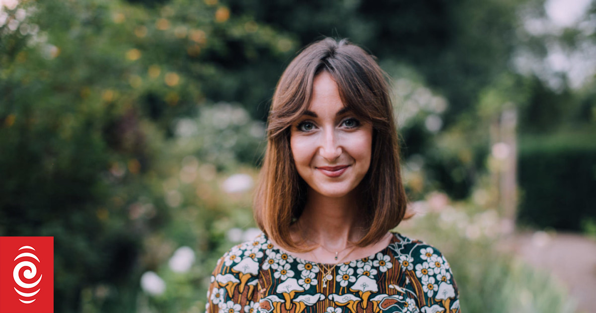 Eve Simmons: Getting rid of hang-ups about food | RNZ