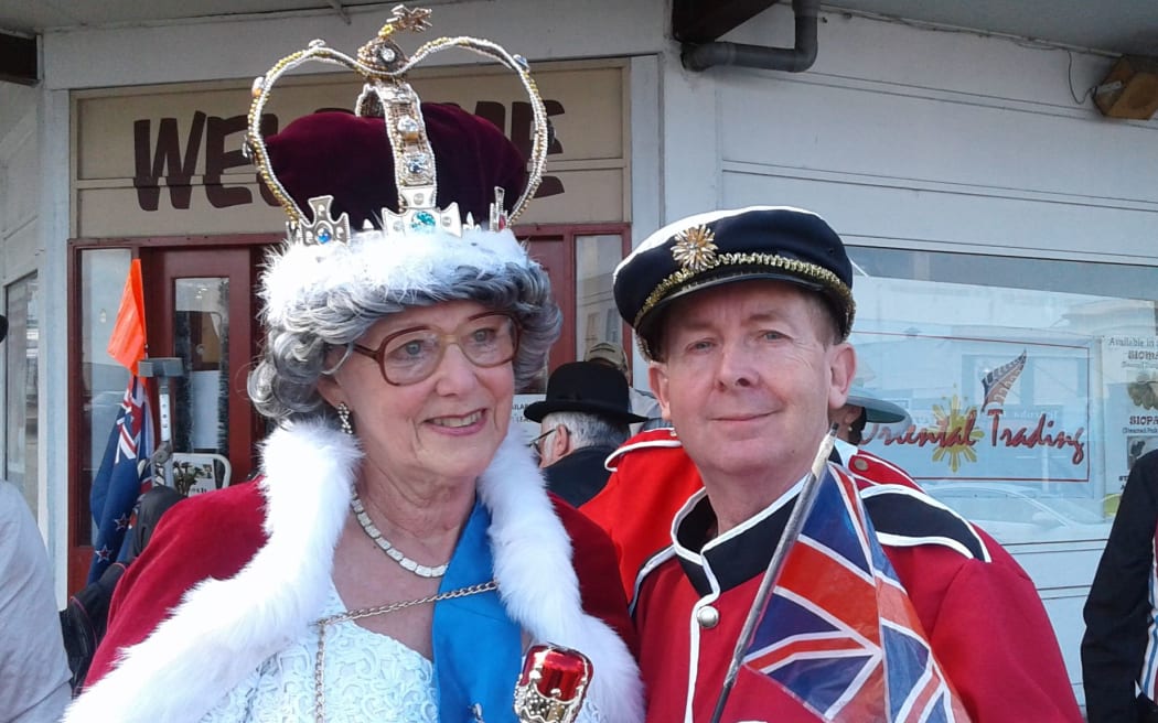 A right royal look-alike tour | RNZ News