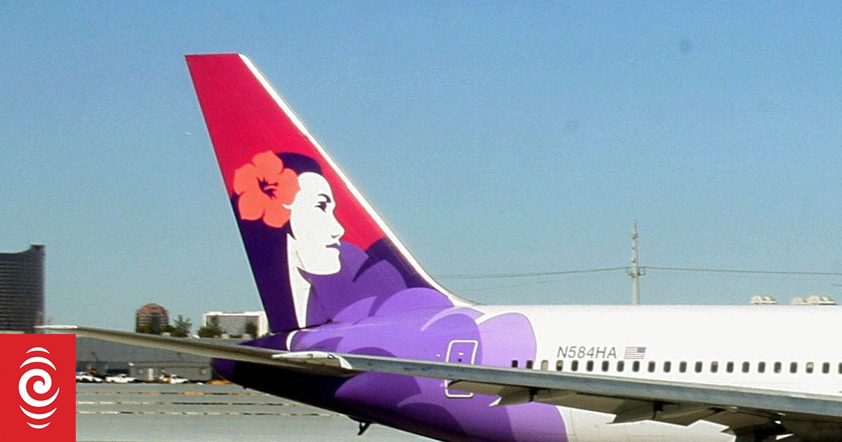 Passengers fly out of seats as Honolulu plane hits turbulence | RNZ News