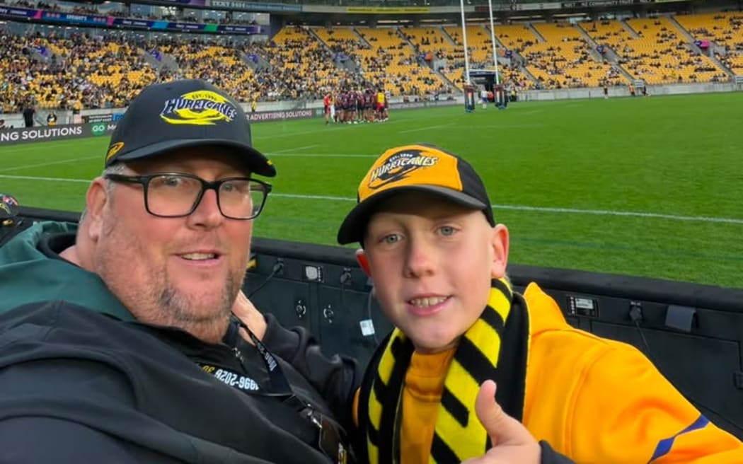 Super Rugby: Distance no barrier as Hurricanes superfans travel 17 ...