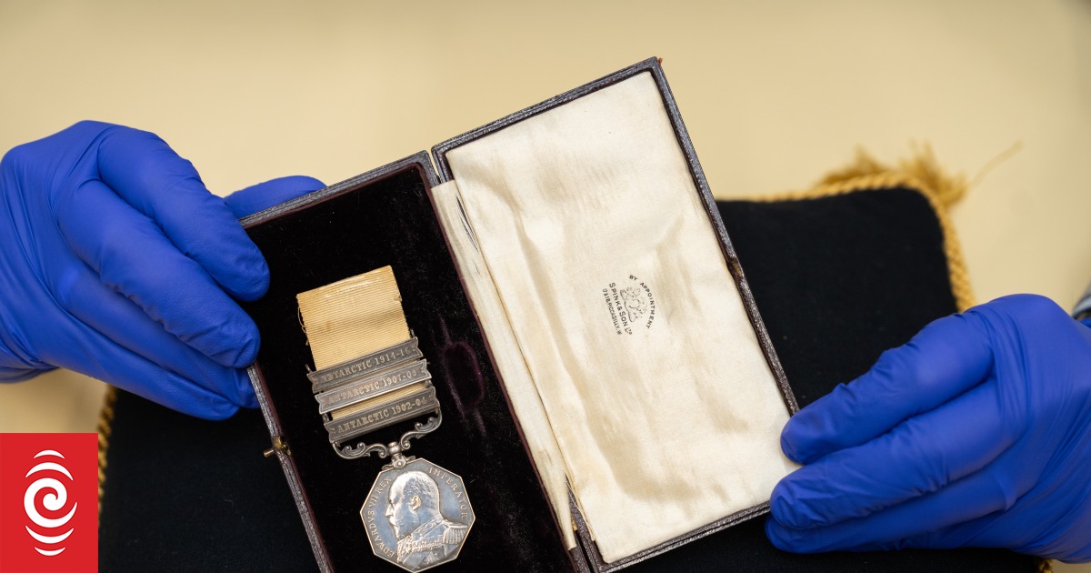Shackleton's medal | RNZ