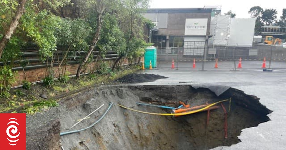 Sewer line collapse causes 13m deep sinkhole in Auckland's Parnell ...
