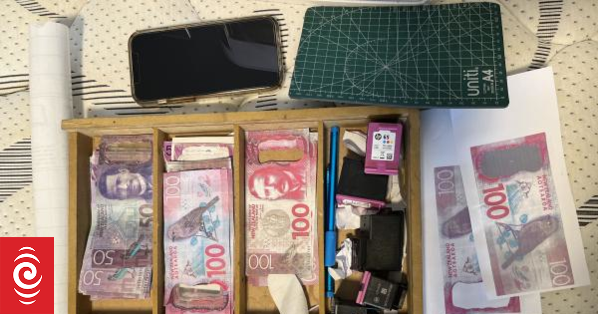 Police seize $6000 in counterfeit cash after Facebook Marketplace ...