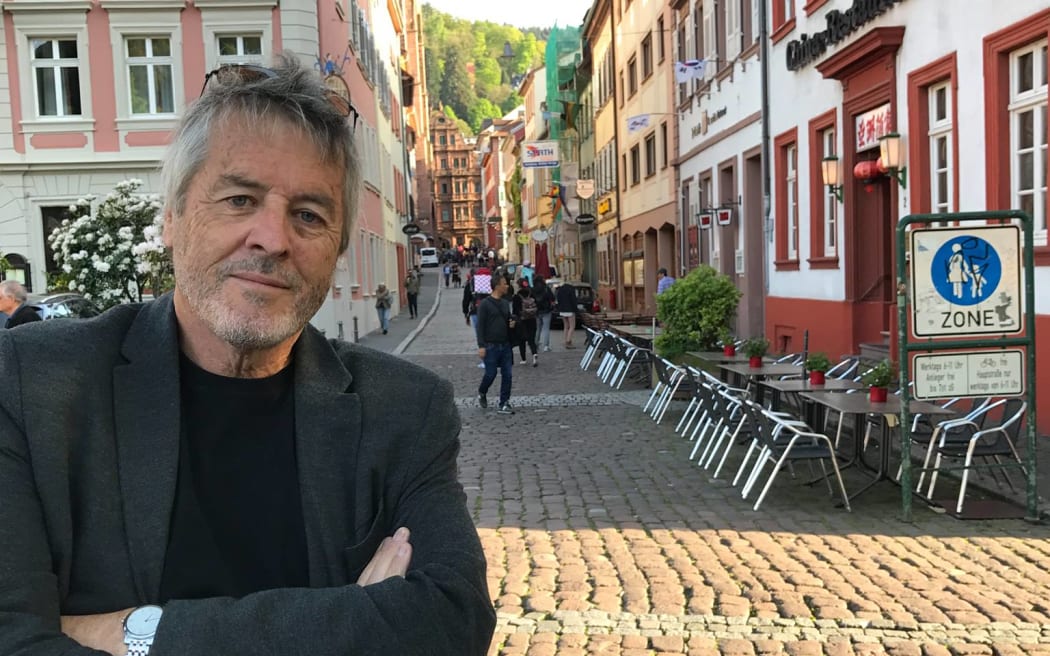 Nigel Williams: 'Flax Fingers Weave the Moonlight' | RNZ