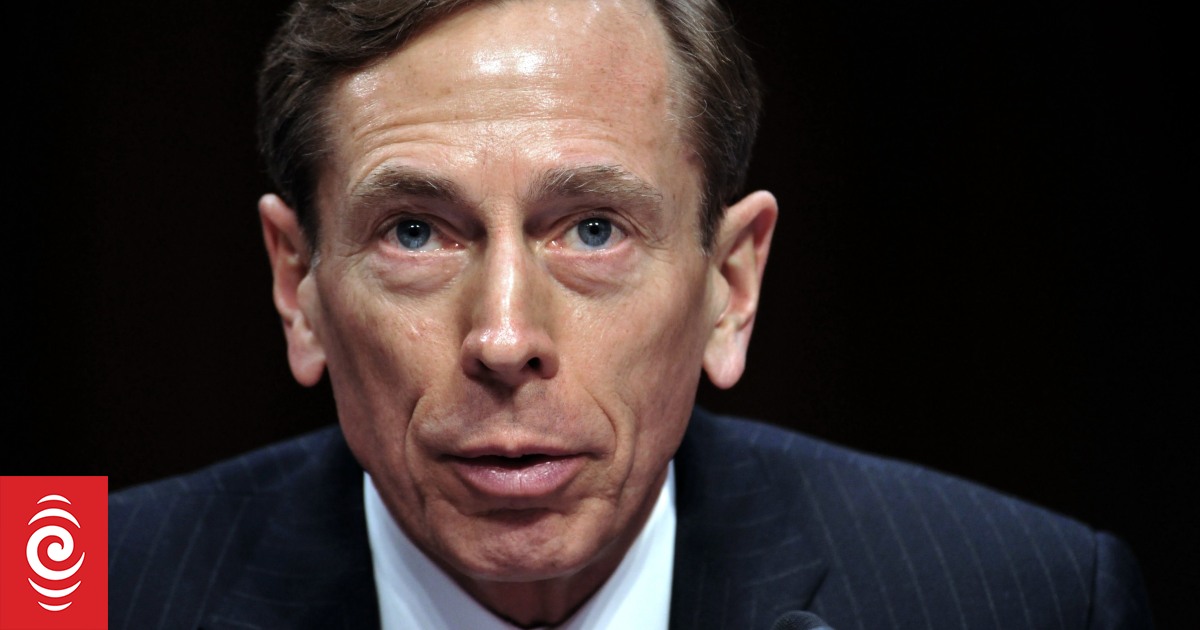 Ex-CIA boss admits giving mistress secrets | RNZ News