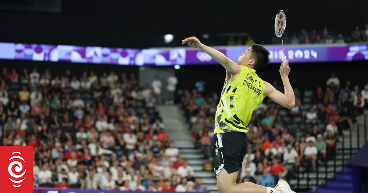 Olympics 2024: Badminton spectator dragged from arena for holding up ...