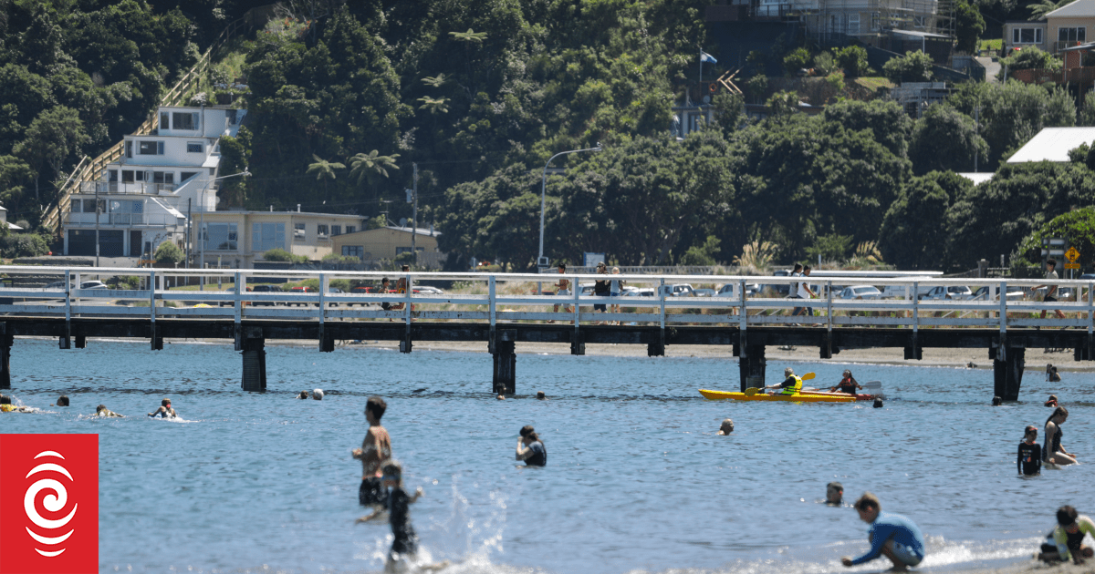 32C day looms as 'unusually' hot weather arrives | RNZ News