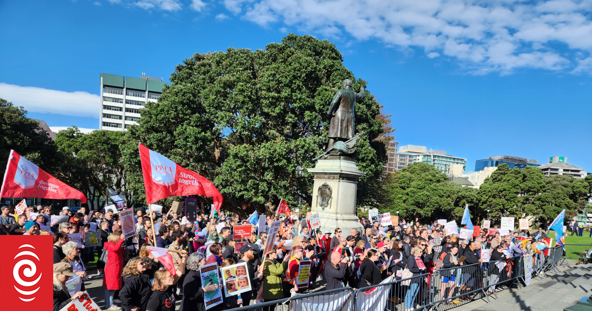 Secondary school teachers reject latest pay offer, rolling strikes ...