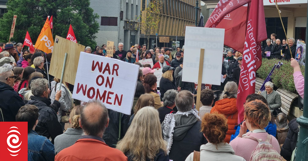 Political commentators Peter Dunne and Sue Moroney | RNZ