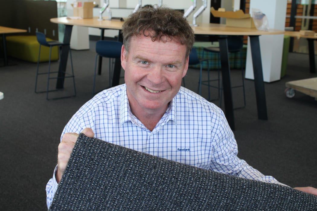 Bank opts for woollen carpet | RNZ