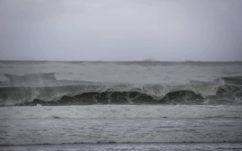 King tides, snowfall, gale winds: Caution urged over impending weather ...