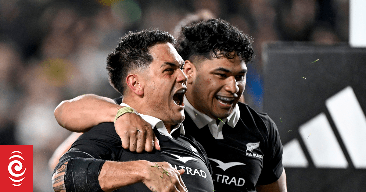 All Blacks stave off Springboks to keep Eden Park record intact | RNZ News