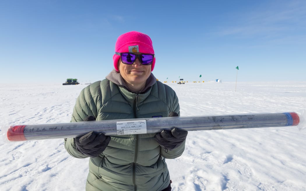 Antarctic expedition collects evidence that ice sheet melted during ...