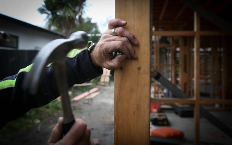 Apprenticeships near industry capacity | RNZ