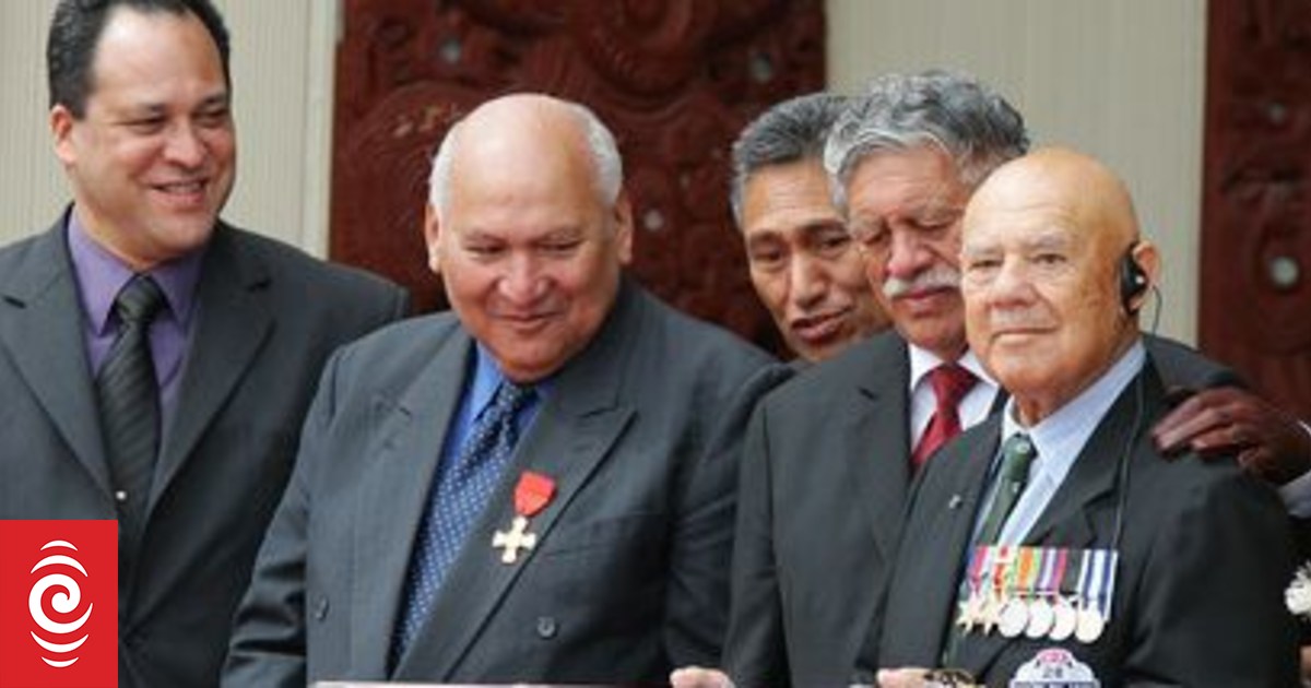 Haane Manahi sword passed on | RNZ News