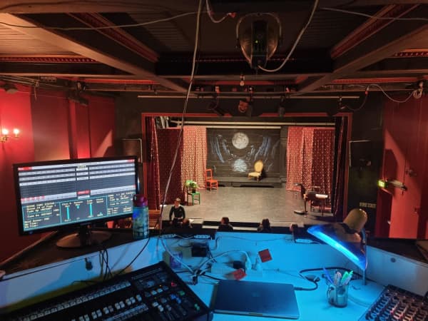 150-year-old Dunedin theatre 'on life support' | RNZ