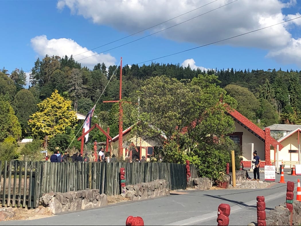 Tangi underway for five whānau who died in car crash | RNZ News