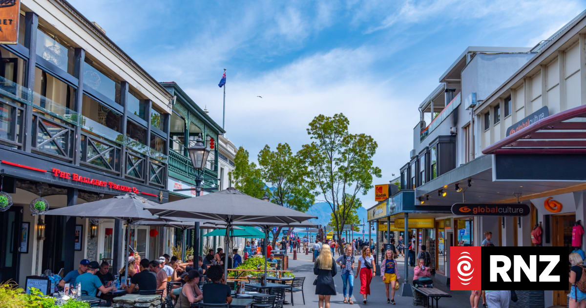 Warning of hostility to Queenstown Lakes councillors over tourist ...