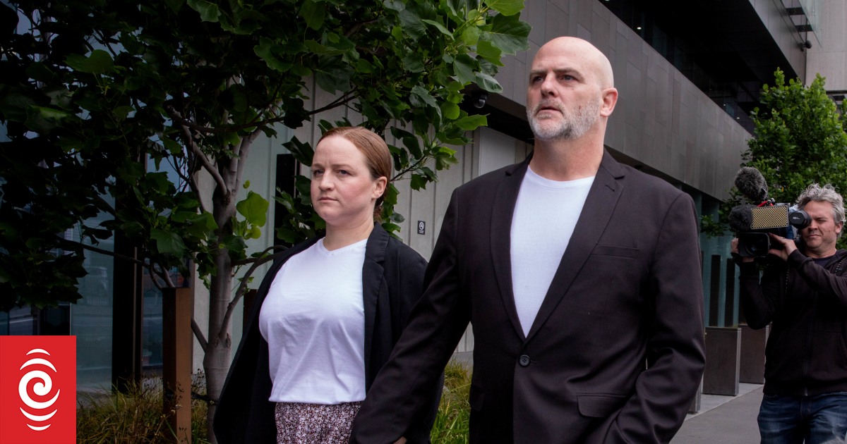 Far right activists face anti-fascist protesters outside court | RNZ